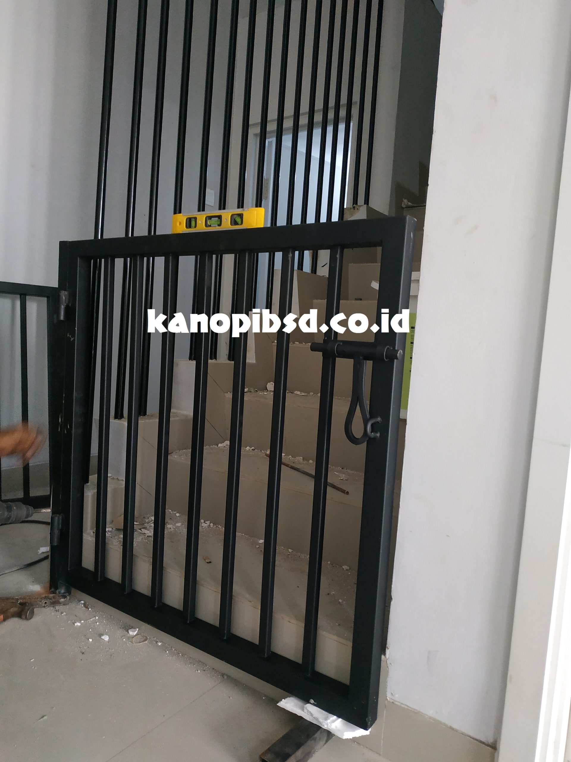 Pintu Pengaman Tangga (Baby Safety Gate) - Pusat Kanopi BSD